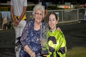 Taleah McMullen grabs bragging rights over her family - Harnessbred
